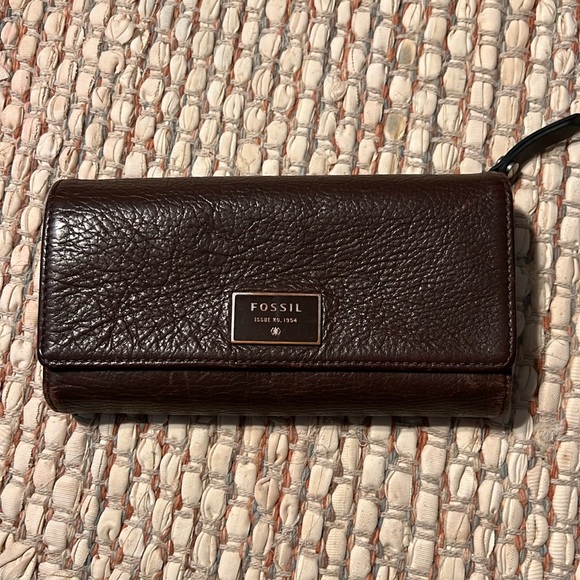 Fossil | Bags | Fossil Trifold Wallet | Poshmark